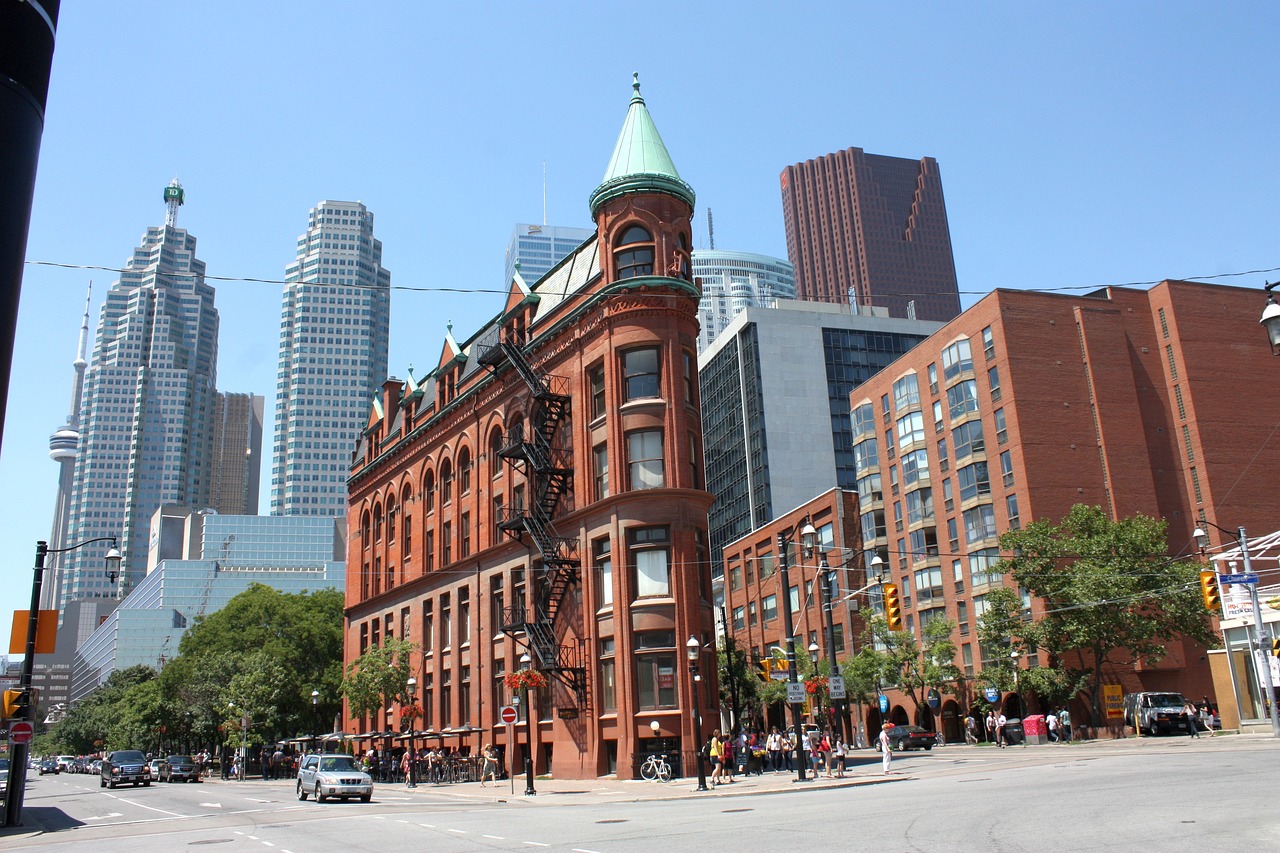 Why Live in Toronto – Discover Its Real Estate Potential